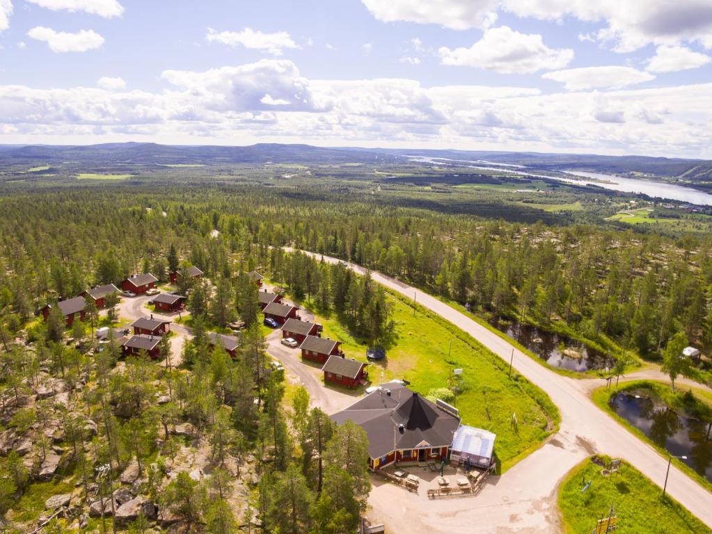 Aavasaksan Aurinkomaja / Aava Sky Village | Leirintäopas